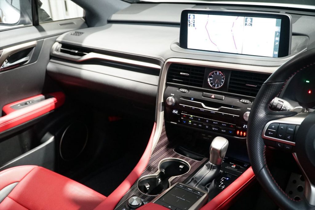 ☆入庫情報☆ 2020年モデル LEXUS RX300Fスポーツ 国産自動車メーカーの最上位である「レクサス」。その中でも人気の「RX300 ...